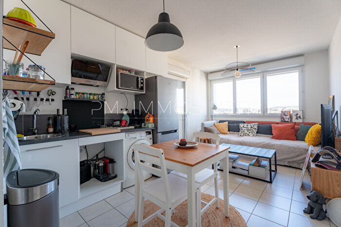 Appartement à vendre - Marseille e , Saint-Mauron - 2 pièces - 1 chambre
