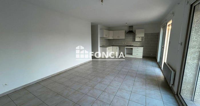 Saint-Victor-la-Coste : Appartement 2 pièces à louer
