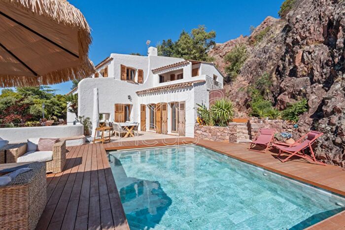 Maison à vendre - Mandelieu-la-Napoule, Capitou - 7 pièces - 5 chambres