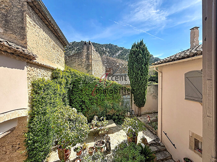 Maison 11 pièces à Robion, à vendre