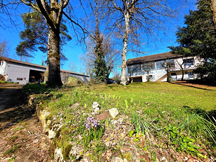 Maison à vendre - Beaumont-du-Périgord - 8 pièces - 5 chambres