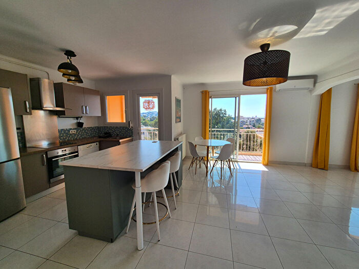 Appartement à louer - Saint-Raphaël - 4 pièces - 2 chambres