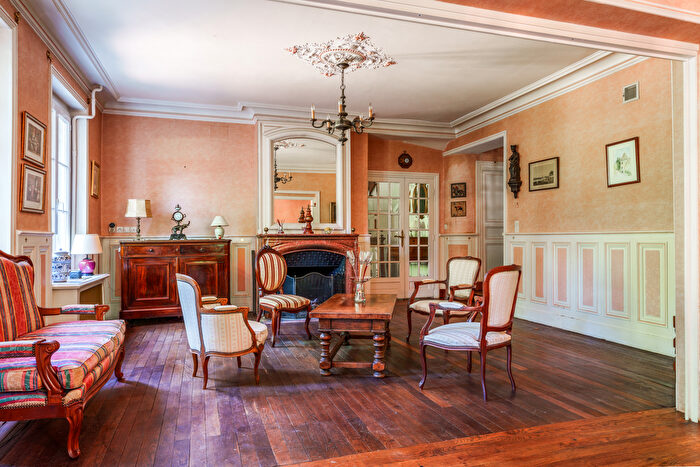 Maison à vendre - Neuillé-le-Lierre - 10 pièces - 6 chambres