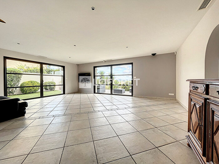 Maisons à vendre et appartements à louer - 1