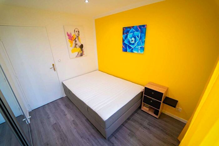 Appartement à louer - Le Bachut, Lyon ème arrondissement - 6 pièces - 4 chambres
