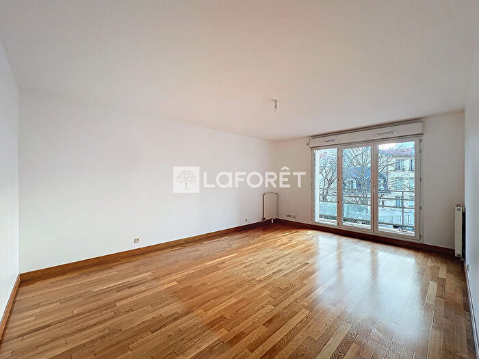 Appartement à louer - Courbevoie, Hôtel de ville - 3 pièces - 2 chambres