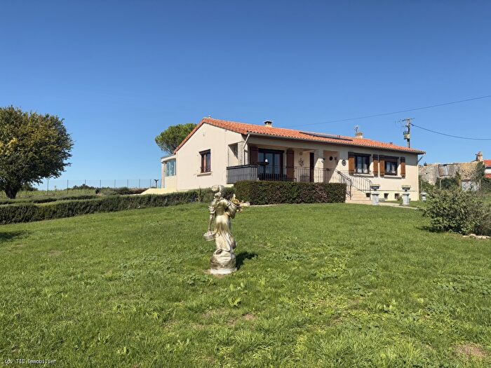 Maison à vendre - Tonnay-Boutonne - 5 pièces - 3 chambres