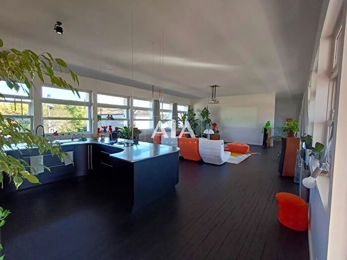 Appartement à vendre - Ruelle-sur-Touvre - 4 pièces - 2 chambres