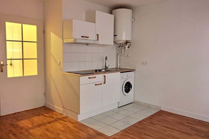 Appartement à louer - Plateau Ouest, Suresnes - 1 pièce