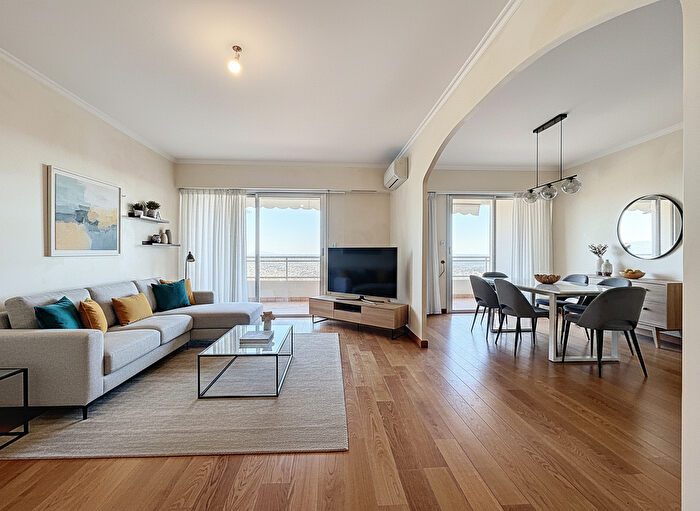 Appartement à vendre - Grasse, Centre-ville Sud - 4 pièces - 2 chambres