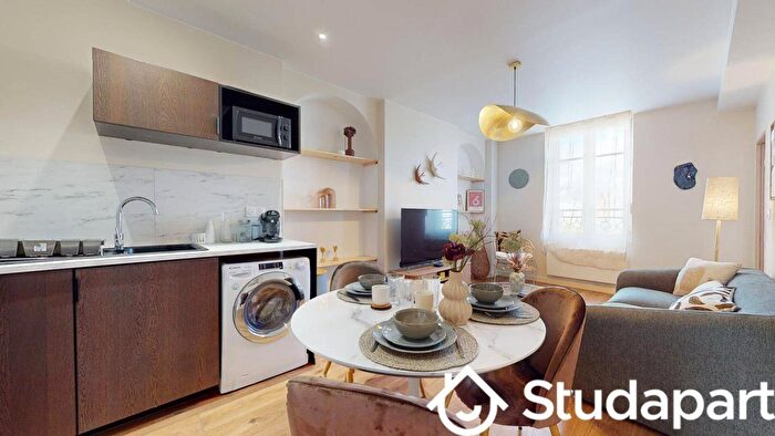 Appartement à louer - Clairmarais-Charles Arnould, Reims - 1 pièce - 1 chambre