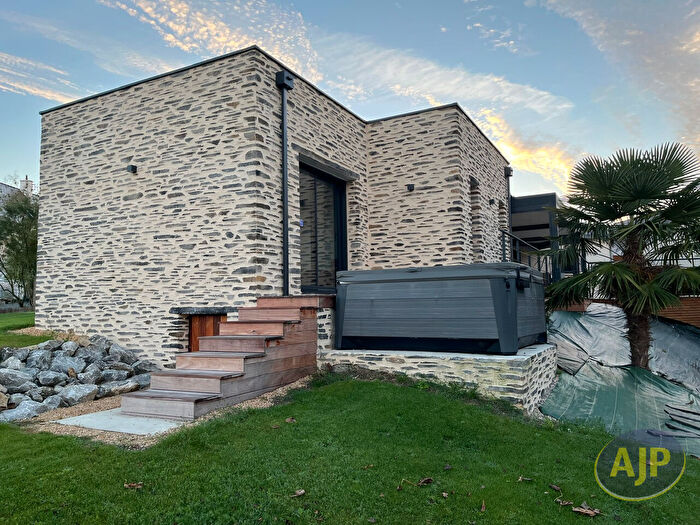 Maison à vendre - Saint-Georges-sur-Loire - 7 pièces - 4 chambres