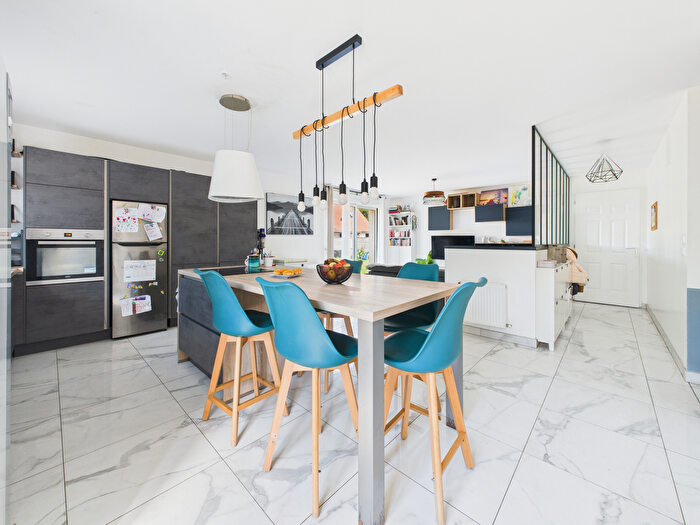 Maison à vendre - Chailly-en-Bière - 5 pièces - 3 chambres