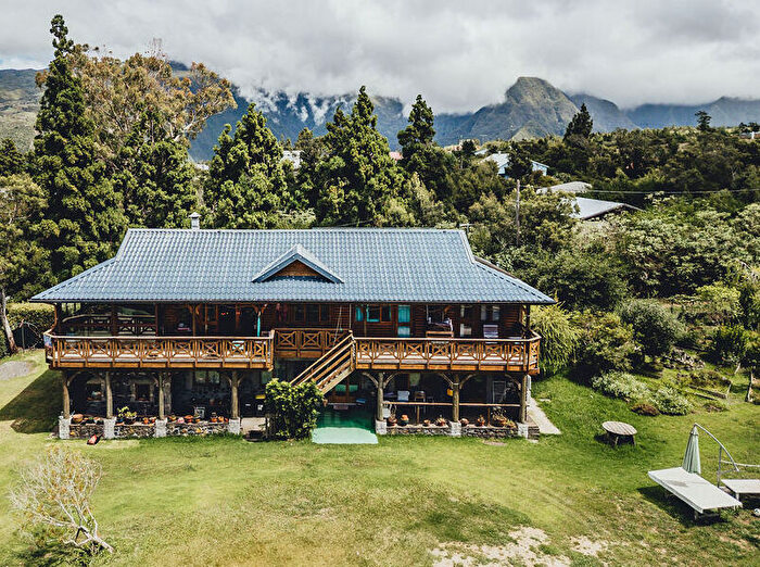 Maison à vendre - Le Tampon, Bois Court, Piton Hyacinthe - 9 pièces - 6 chambres