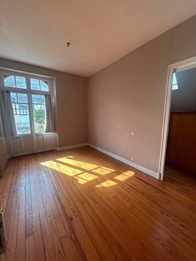 Maison à vendre - Lourdes, Centre-ville, Place Peyramale, Gare - 7 pièces - 6 chambres