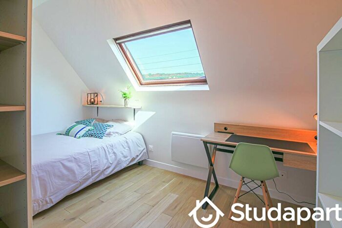 Appartement à louer - Les Casseaux, Villebon-sur-Yvette - 1 pièce - 4 chambres