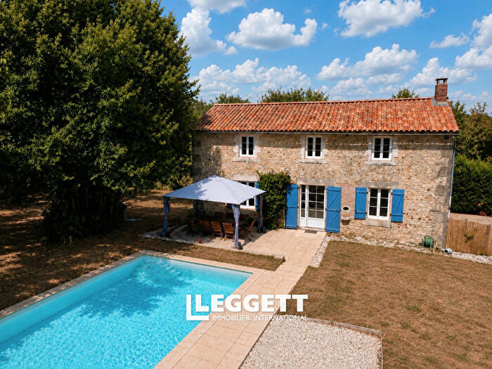 Maison 6 pièces à vendre à Nanteuil-en-Vallée