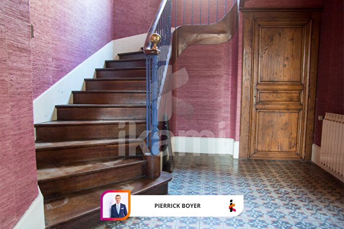 Maison à vendre - Vinay - 11 pièces - 6 chambres