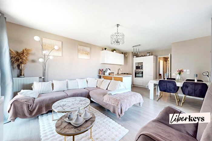 Appartement à vendre - Vénissieux, Léo Lagrange, Louis Pergaud - 4 pièces - 3 chambres