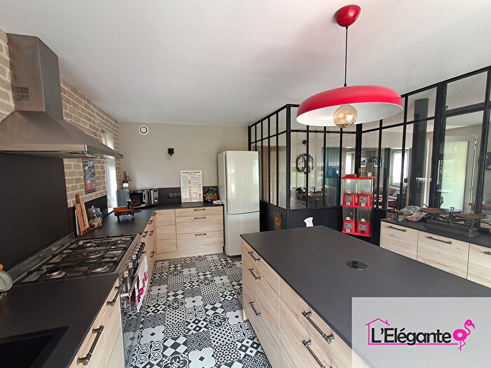 Maison à vendre - Frais - 6 pièces - 4 chambres