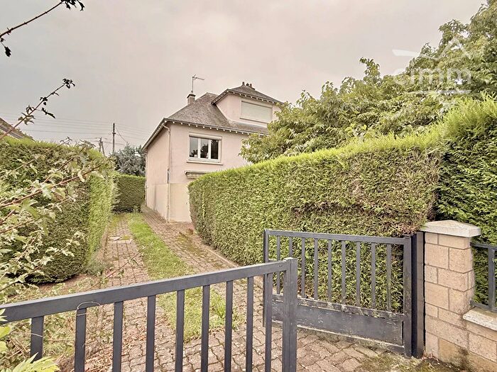 Maison à vendre - La Chaussée-Saint-Victor - 7 pièces - 5 chambres