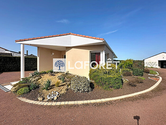 Maison à vendre - Nueil-les-Aubiers - 6 pièces - 4 chambres