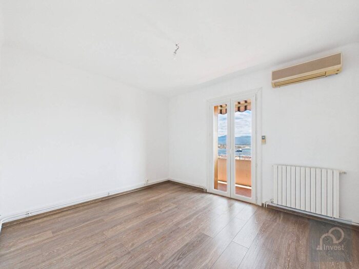 Appartement à louer - Ajaccio - 3 pièces - 2 chambres