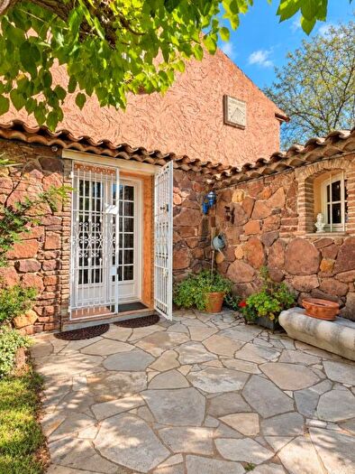 Roquebrune-sur-Argens, La Bouverie : Maison 8 pièces à vendre