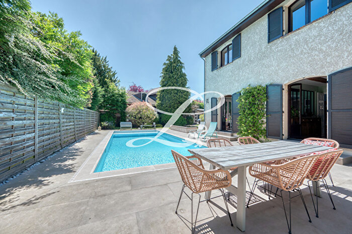 Maison à vendre - Le Mesnil-le-Roi - 8 pièces - 5 chambres