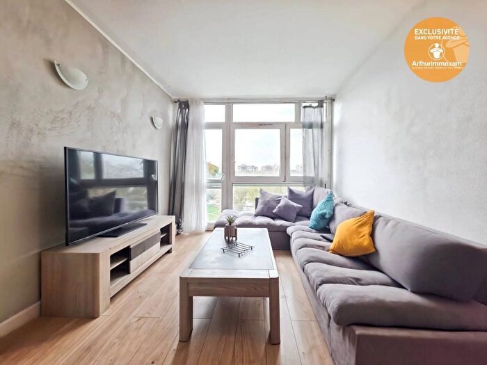 Appartement à louer - Village, Évry-Courcouronnes - 5 pièces - 3 chambres