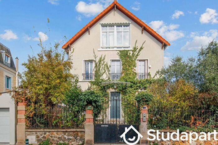 Appartement à louer - Agent Sarre-Centre-Les Vallées-La Garenne, Colombes - 1 pièce - 4 chambres