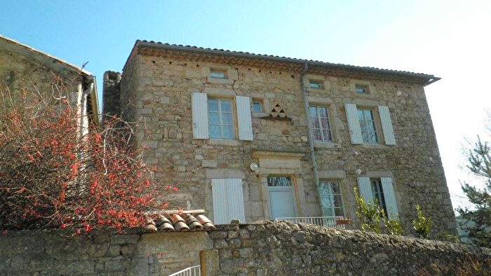 Appartement à louer - Mercuer - 4 pièces - 2 chambres