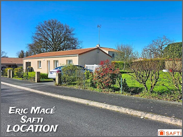 Maison à louer - Yzernay - 4 pièces - 3 chambres