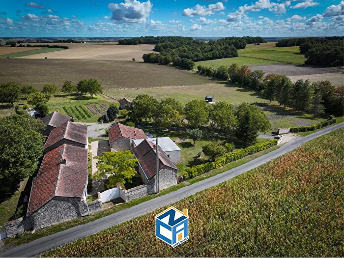 Maison à vendre - Marcilly-sur-Vienne - 8 pièces - 3 chambres