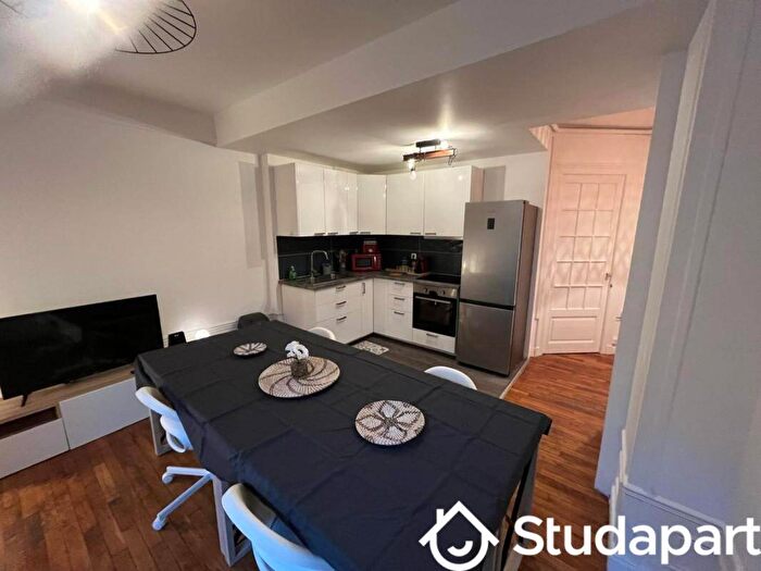 Appartement à louer - Centre Ville, Reims - 5 pièces - 4 chambres