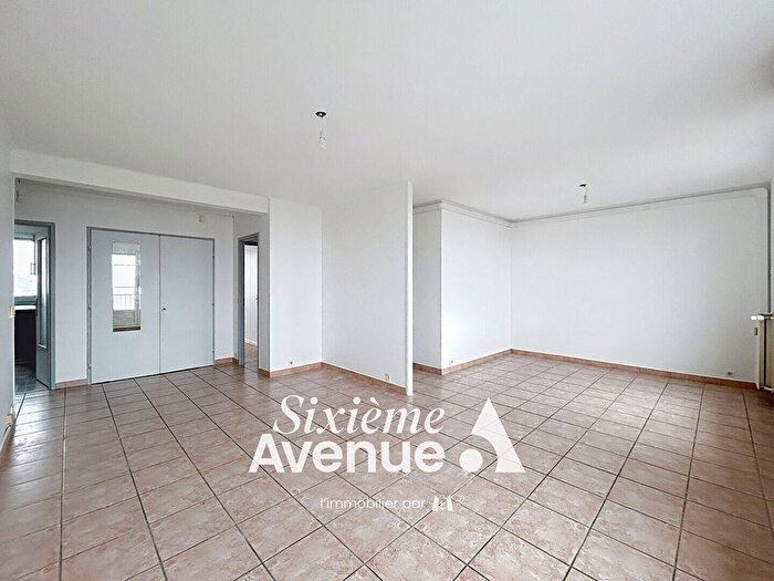 Appartement à louer - Cornavent, Decines Charpieu - 4 pièces - 2 chambres