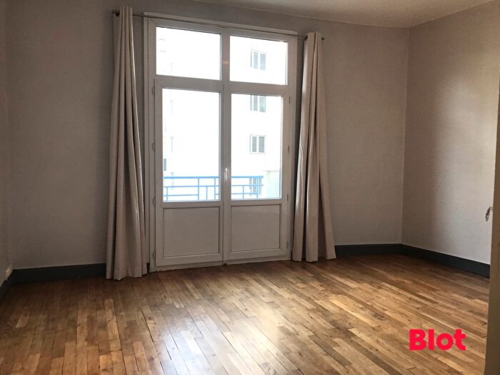 Appartement à louer - Quartiers Centre, Saint-Hélier, Gare - 3 pièces - 2 chambres