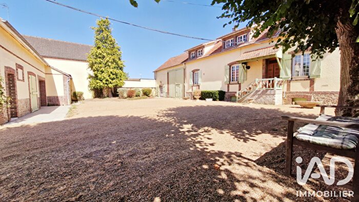 Maison 9 pièces à Thivars, à vendre