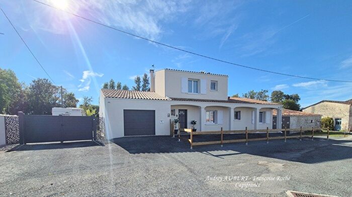 Maison à vendre - Puyrolland - 6 pièces - 5 chambres