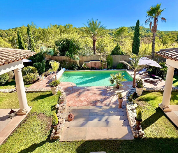 Maison à vendre - Saint-Raphaël, Veyssières - 6 pièces - 4 chambres