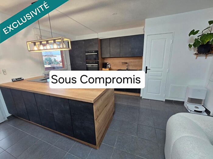 Appartement à vendre - Givors, Centre-ville - 3 pièces - 2 chambres