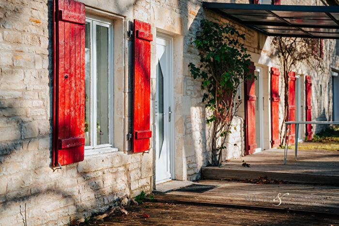 Maison à vendre - Saint-Fraigne - 8 pièces - 6 chambres
