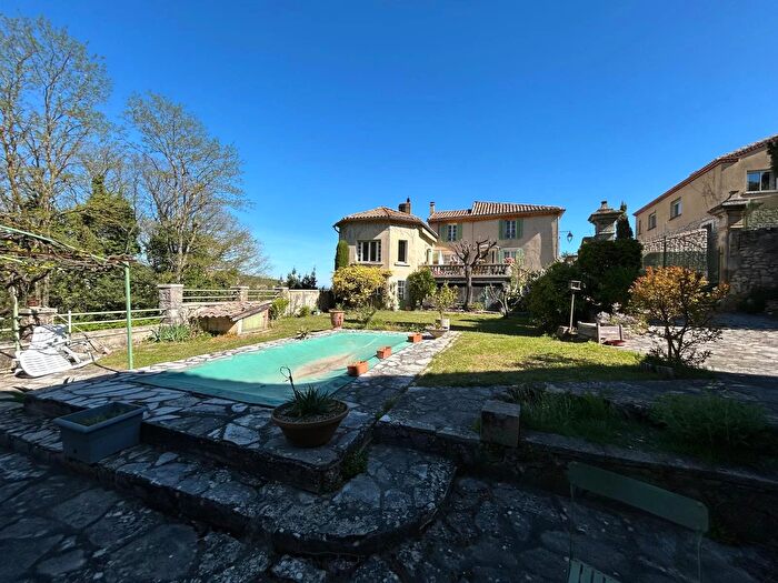 Maison 13 pièces à Saint-Victor-la-Coste, à vendre