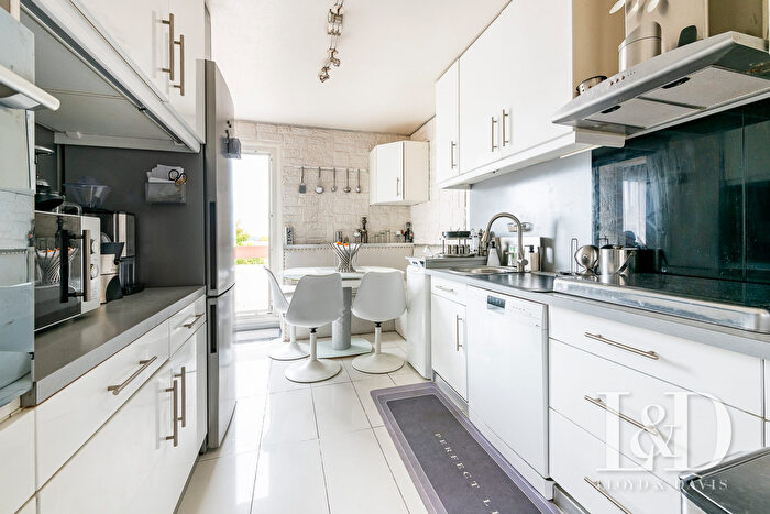 Appartement à vendre - Chatou, Ouest - 4 pièces