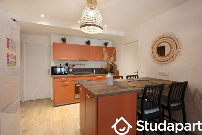 Appartement à louer - Perrache, Lyon ème arrondissement - 1 pièce - 2 chambres