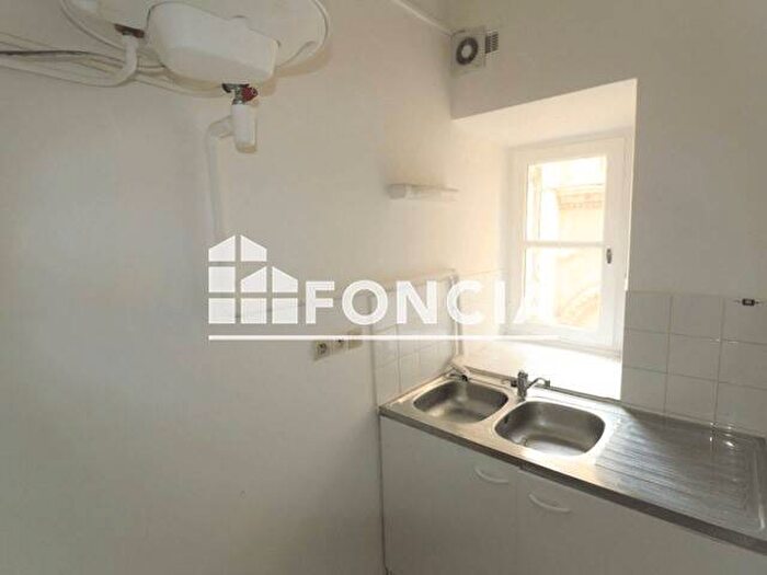 Appartement à louer - Arènes, Nîmes - 1 pièce