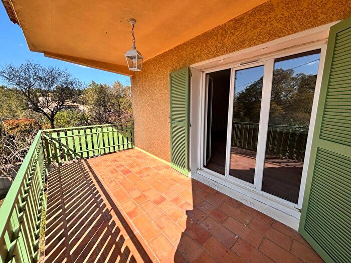 Appartement à louer - Hôpital, Nîmes - 5 pièces - 4 chambres