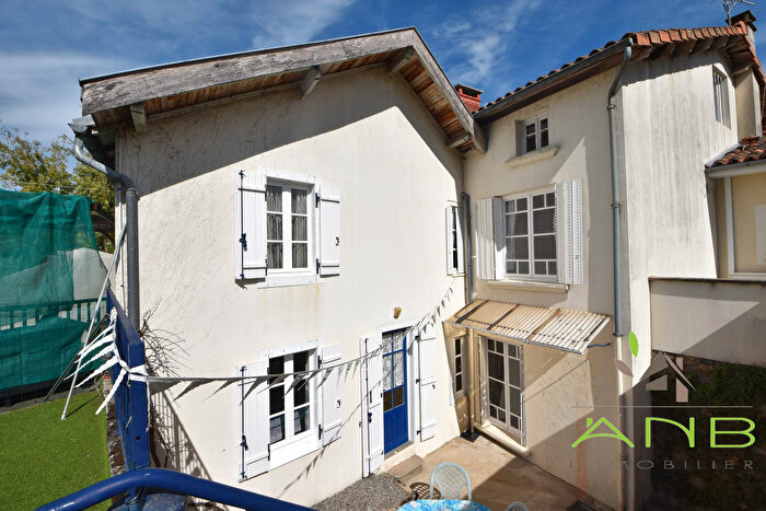 Maison à vendre - Massignac - 5 pièces - 3 chambres