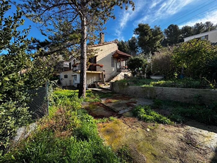 Maison à vendre - Marseille e  - 5 pièces - 4 chambres