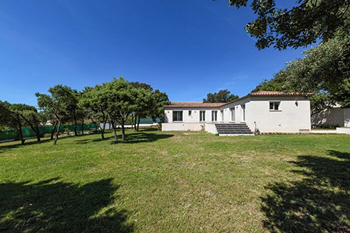 Maison à vendre - Uzès - 5 pièces - 3 chambres